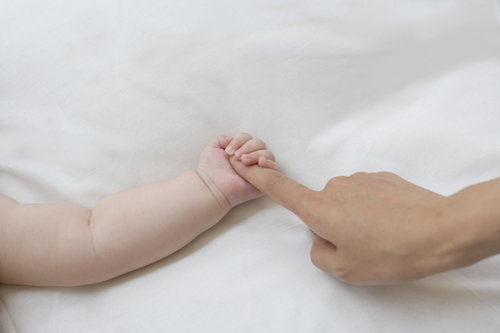 Baby born with three arms survives life-changing surgery | MamasLatinas.com