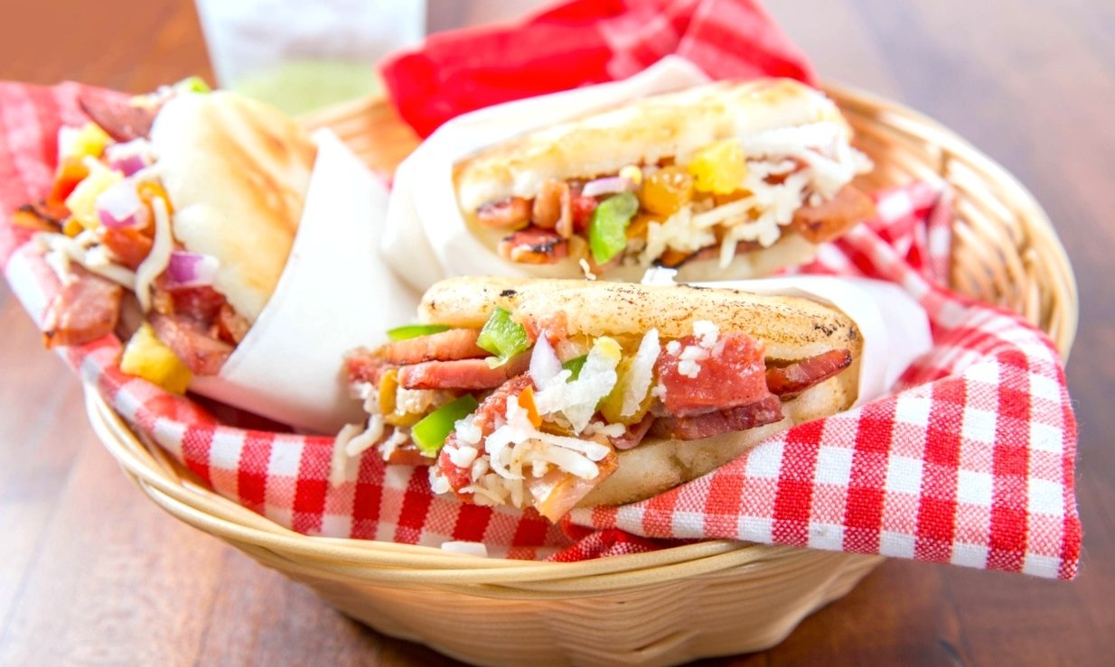 Receta de arepas con jamón y un relleno inesperado que te encantará ...