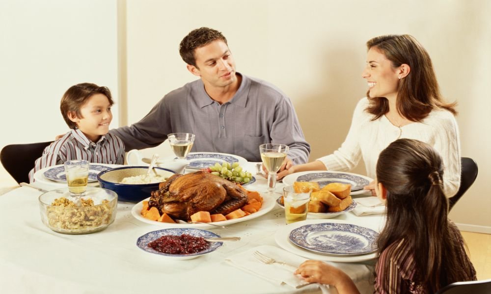Motivos por los que debes cenar en familia | MamasLatinas.com