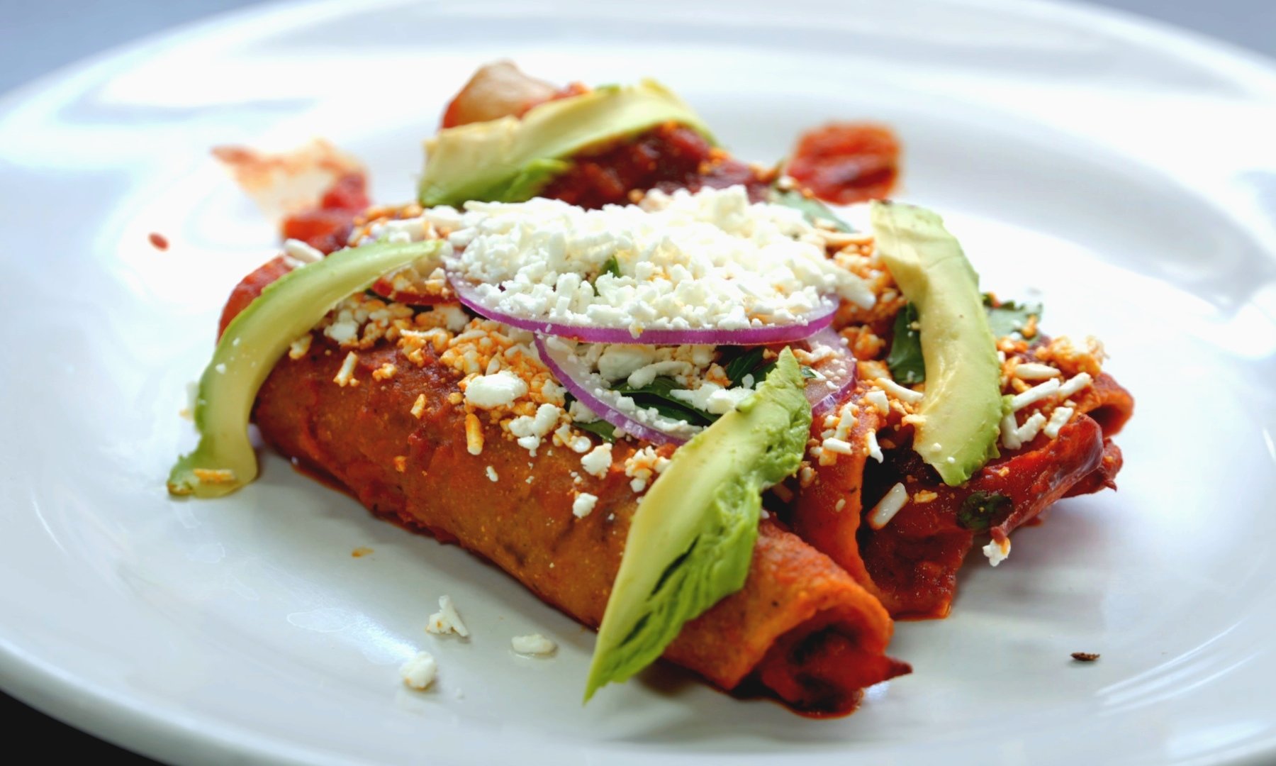Receta de enchiladas coloradas de pollo | MamasLatinas.com