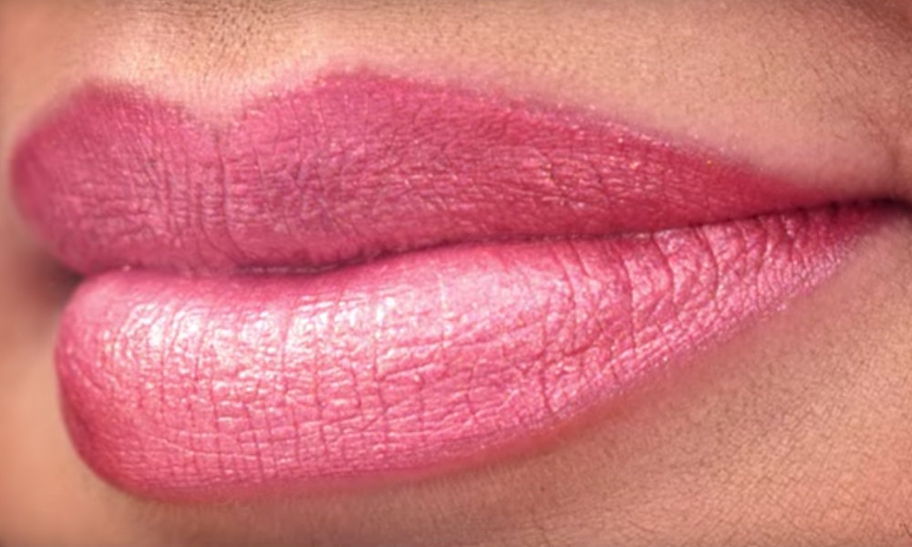How to get metallic lips that are out of this world! | MamasLatinas.com