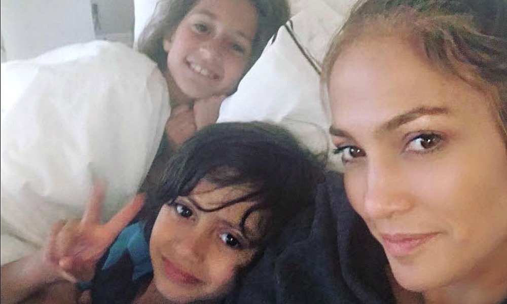 Jennifer Lopez shares new pic of her twins Max & Emme & they're growing ...