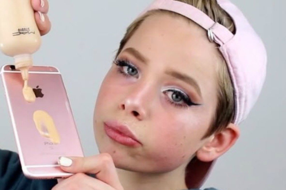 Makeup artists are using iPhones to blend foundation | MamasLatinas.com