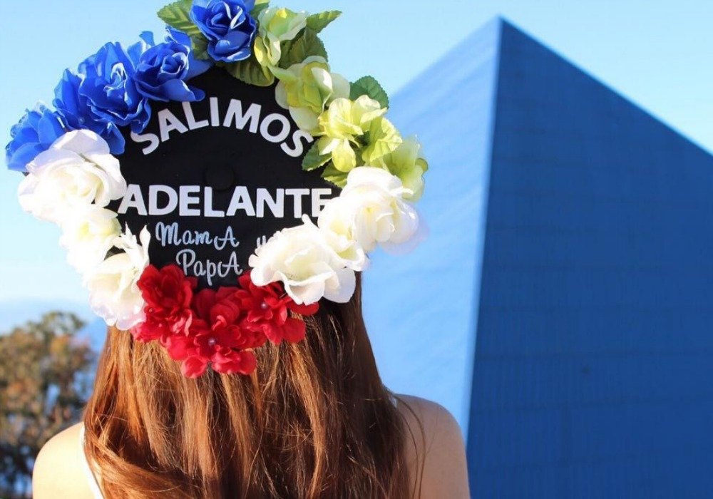Graduating Latino students show their pride on their caps ...