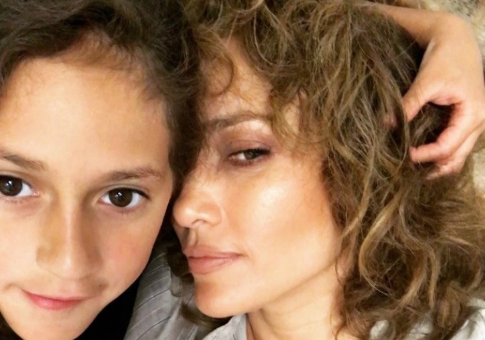 Jennifer Lopez's daughter Emme is a pro at working the camera ...