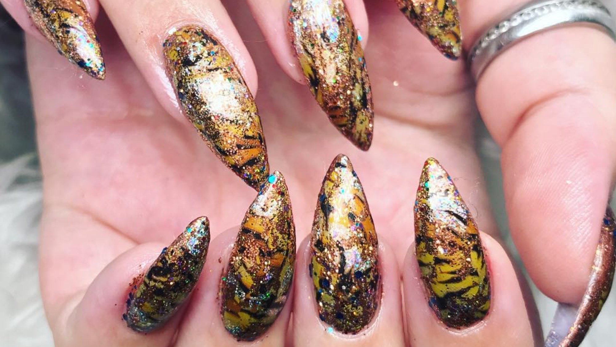 Tiger nails are going to rock 2018 nail trends | MamasLatinas.com