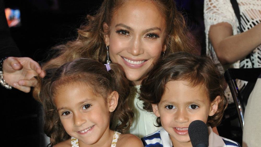 Jennifer Lopez's twins, Max & Emme, steal the show at school play ...