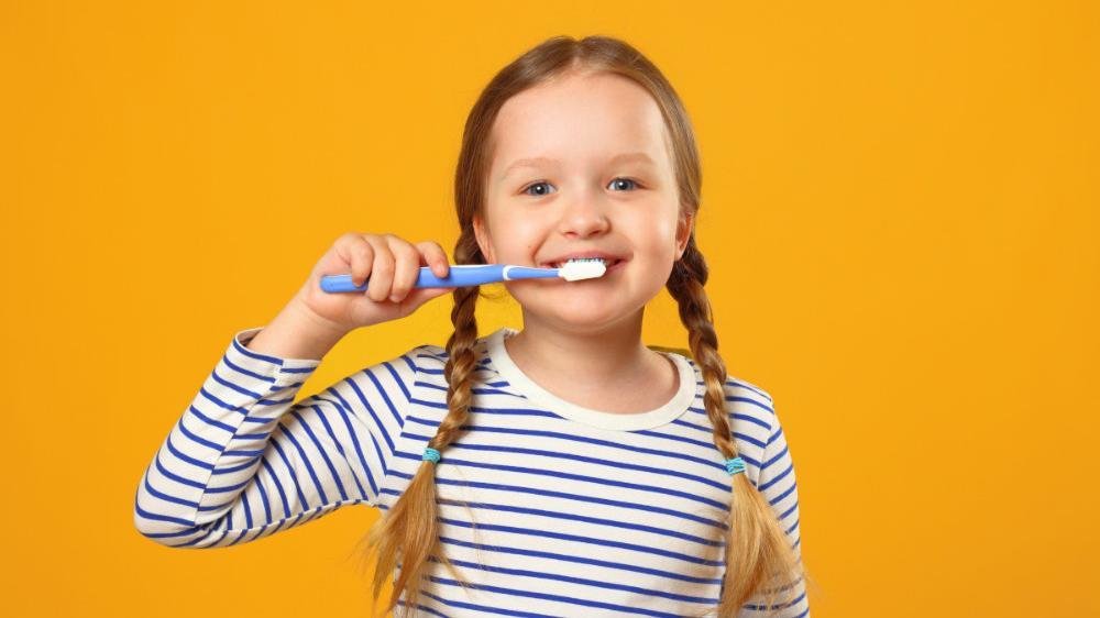Productos para ayudarle a los niños a cepillarse los dientes ...