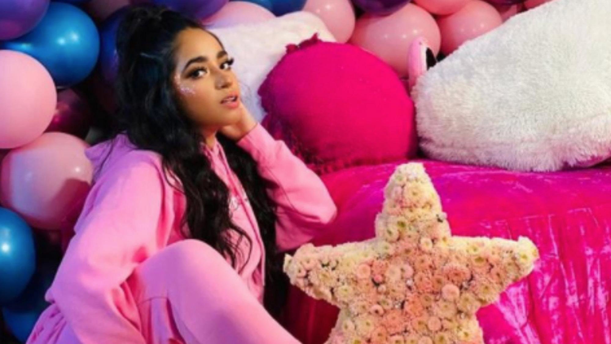 Hija de Lupillo Rivera lanza nueva colección de maquillaje ...