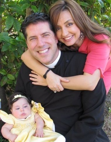 Father Albert Cutié, our new MamásLatinas columnist, reveals the sex of ...