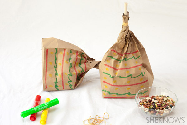 10 Ways to make maracas with your kids | MamasLatinas.com