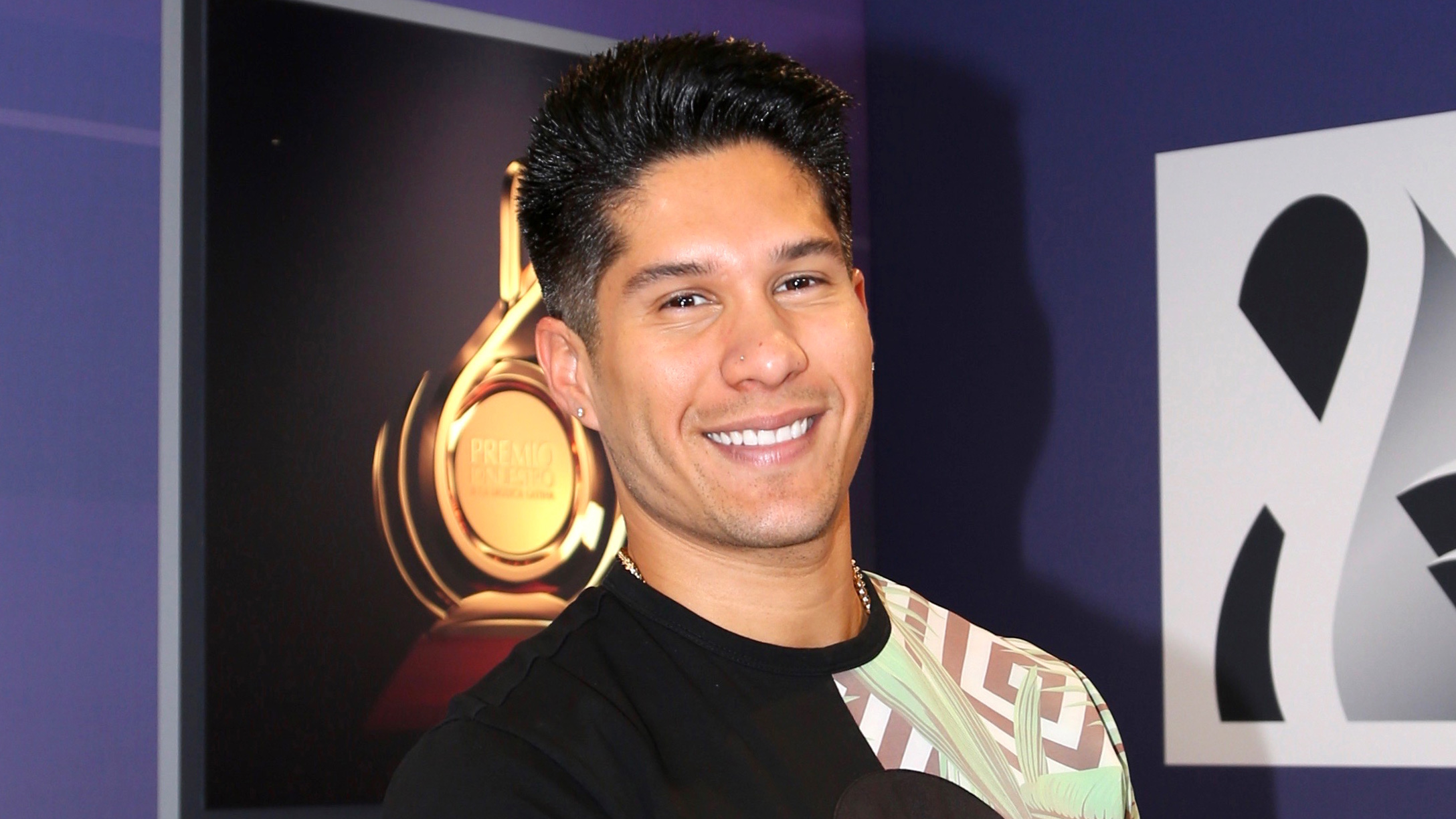 Chyno Miranda vuelve a subirse a un escenario—así vivió este emotivo ...