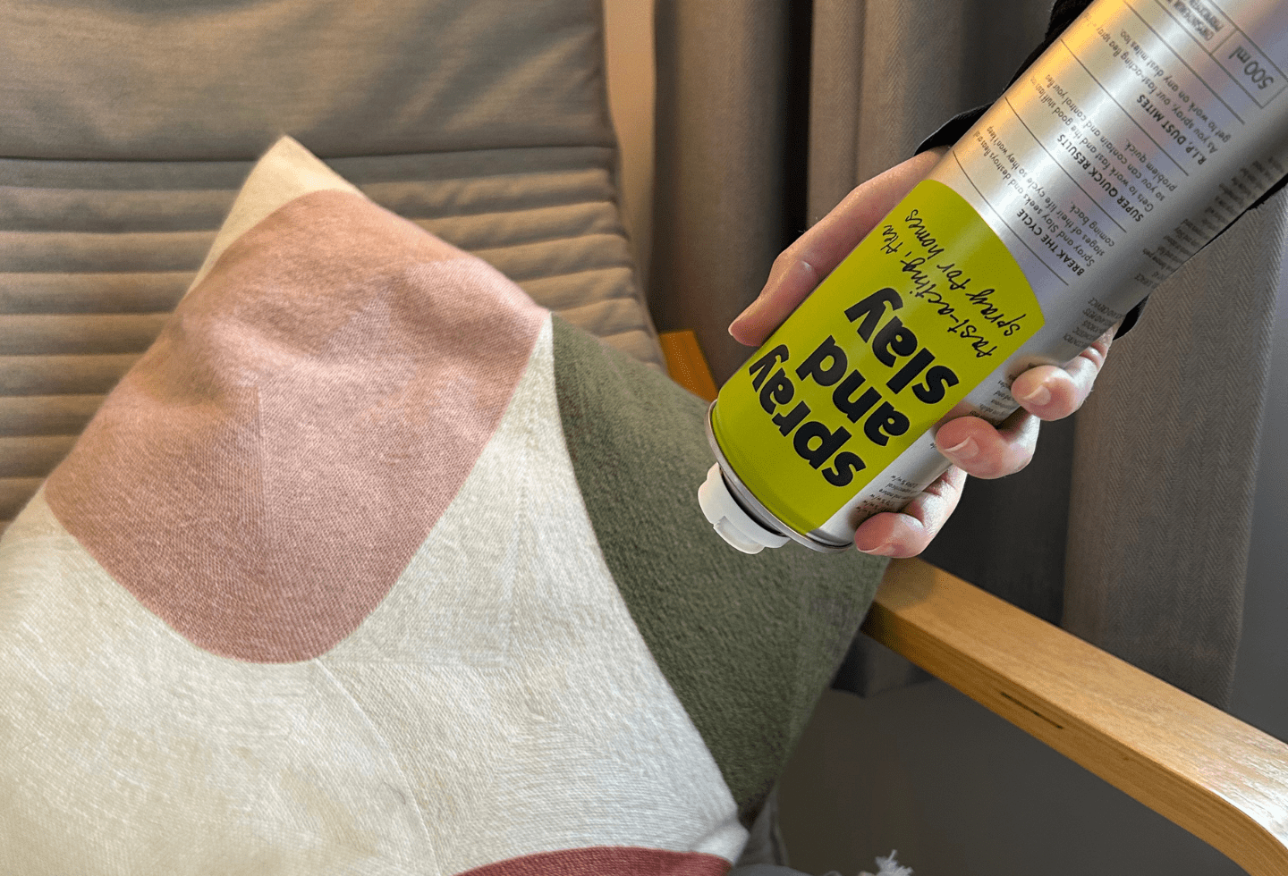 How to use a household flea home spray - Itch Pet | Itch Pet