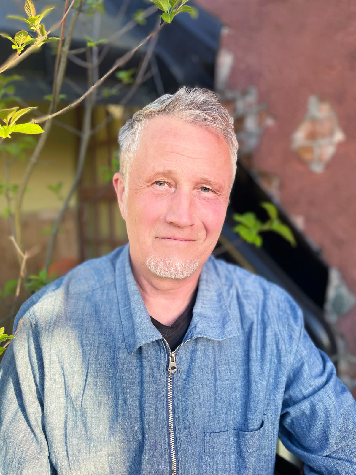 Dan Höjer - svensk barnboksförfattare och journalist | Adlibris