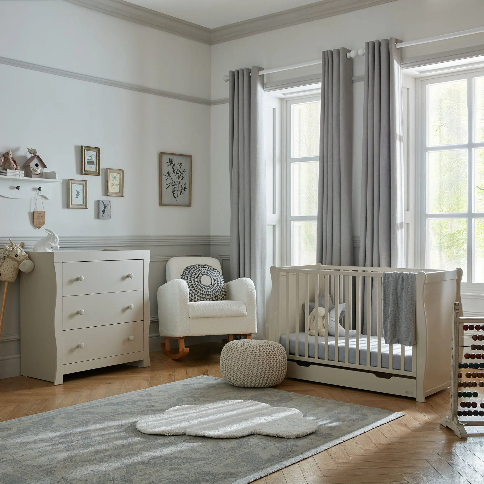 Puggle Chelford 4-Piece Cot with Drawer, Dresser Changer & Maxi Air ...