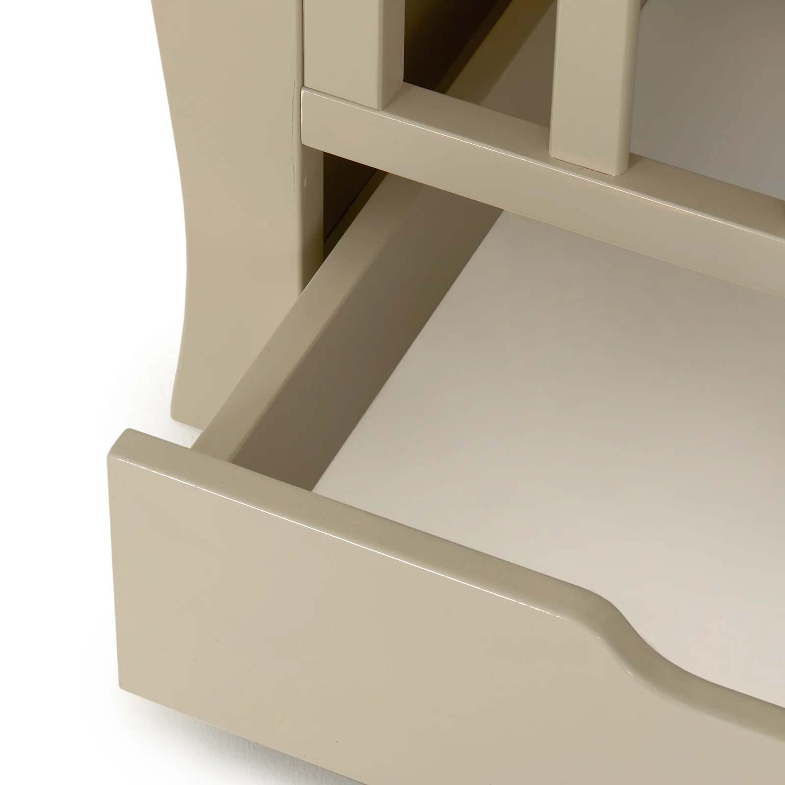 Puggle Chelford 4-Piece Cot with Drawer, Dresser Changer & Maxi Air ...