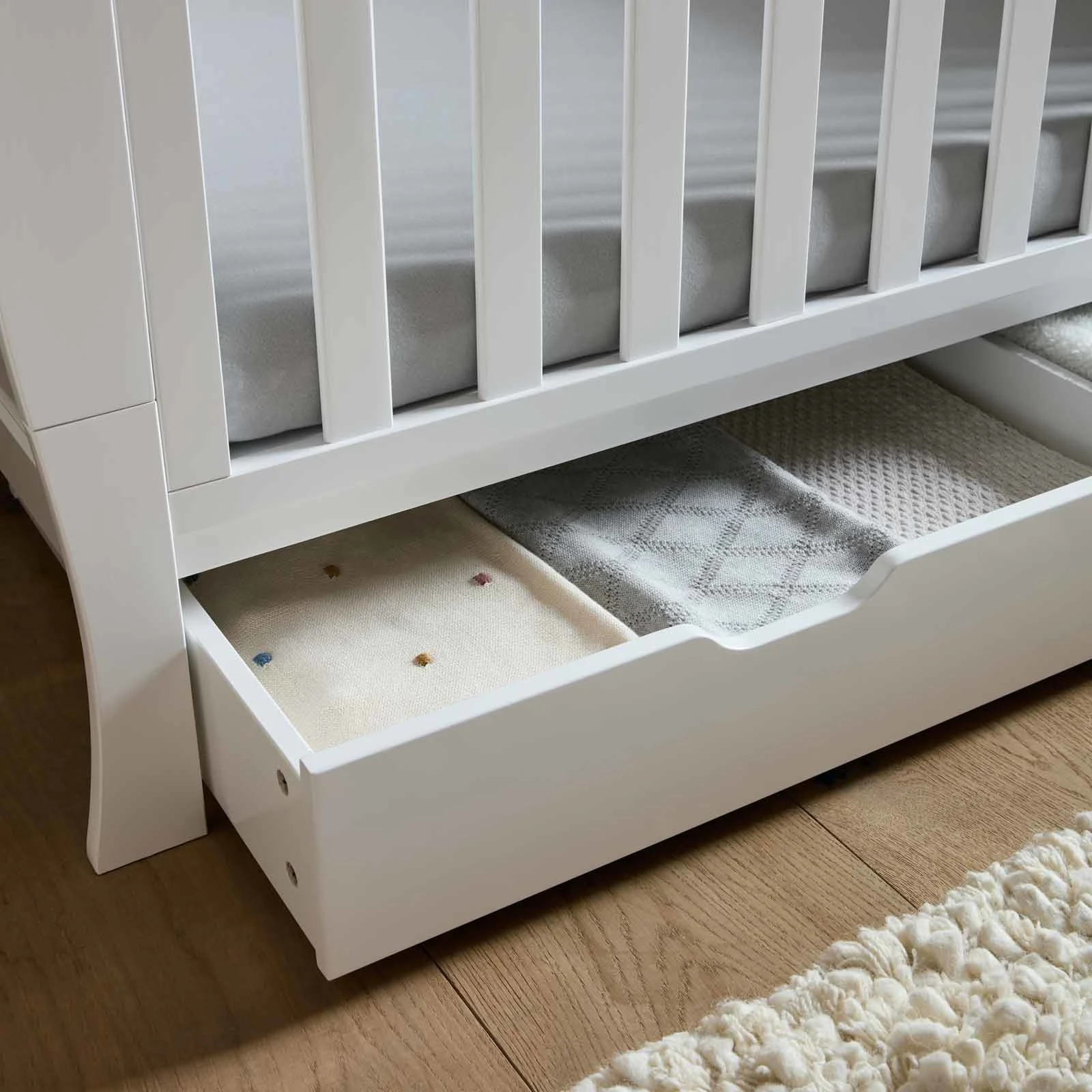 Puggle Prestbury Classic Deluxe Sleigh Cot Bed & Drawer with 10cm Maxi ...