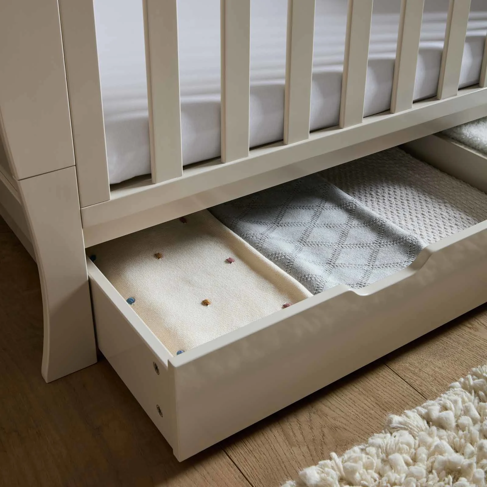 Puggle Prestbury 4-Piece Cot Bed with Drawer, Dresser Changer ...
