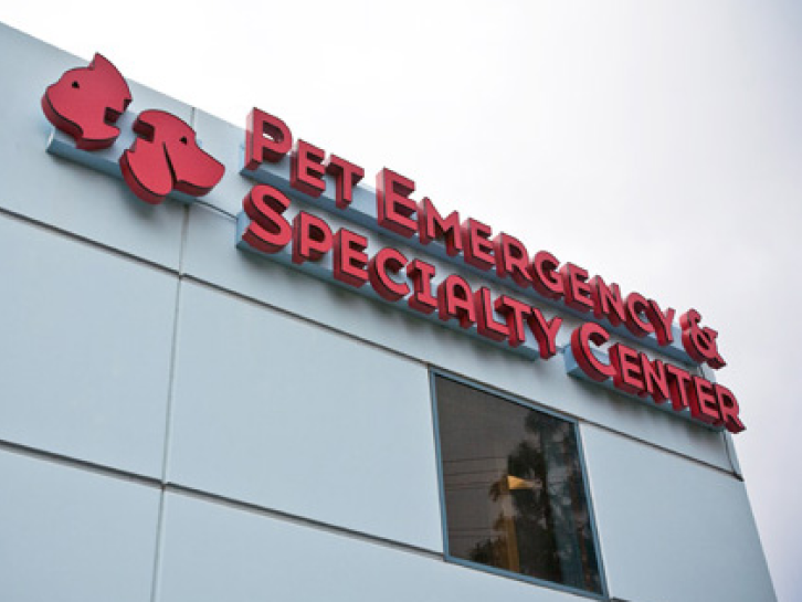 Pet emergency center store