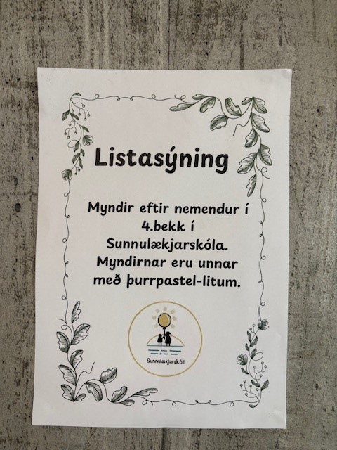 Listafólk úr Sunnulækjarskóla sína listaverk sín á hjúkrunarheimilinu ...