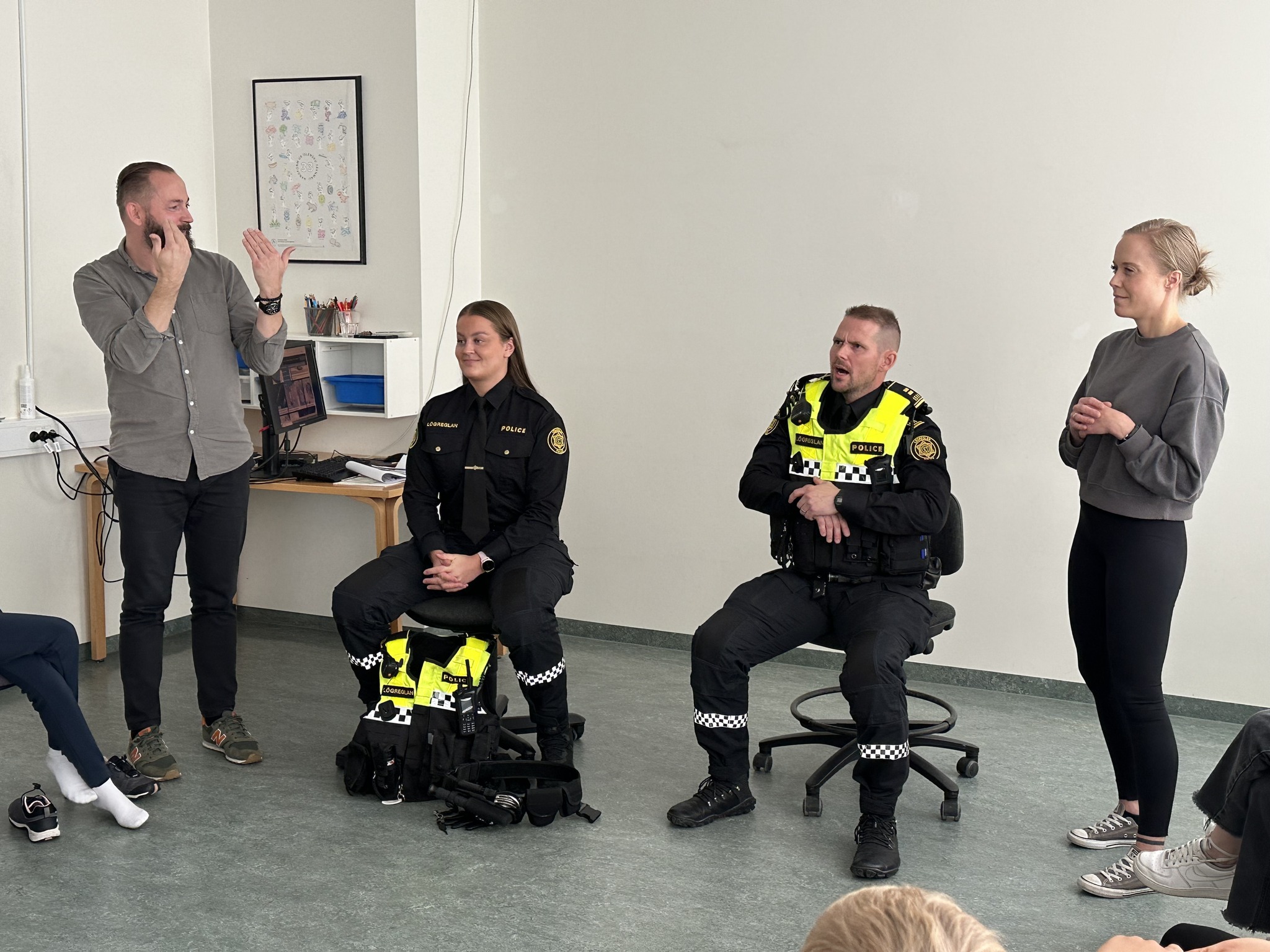 Sign language Island | The Communication Centre for the Deaf and Hard ...