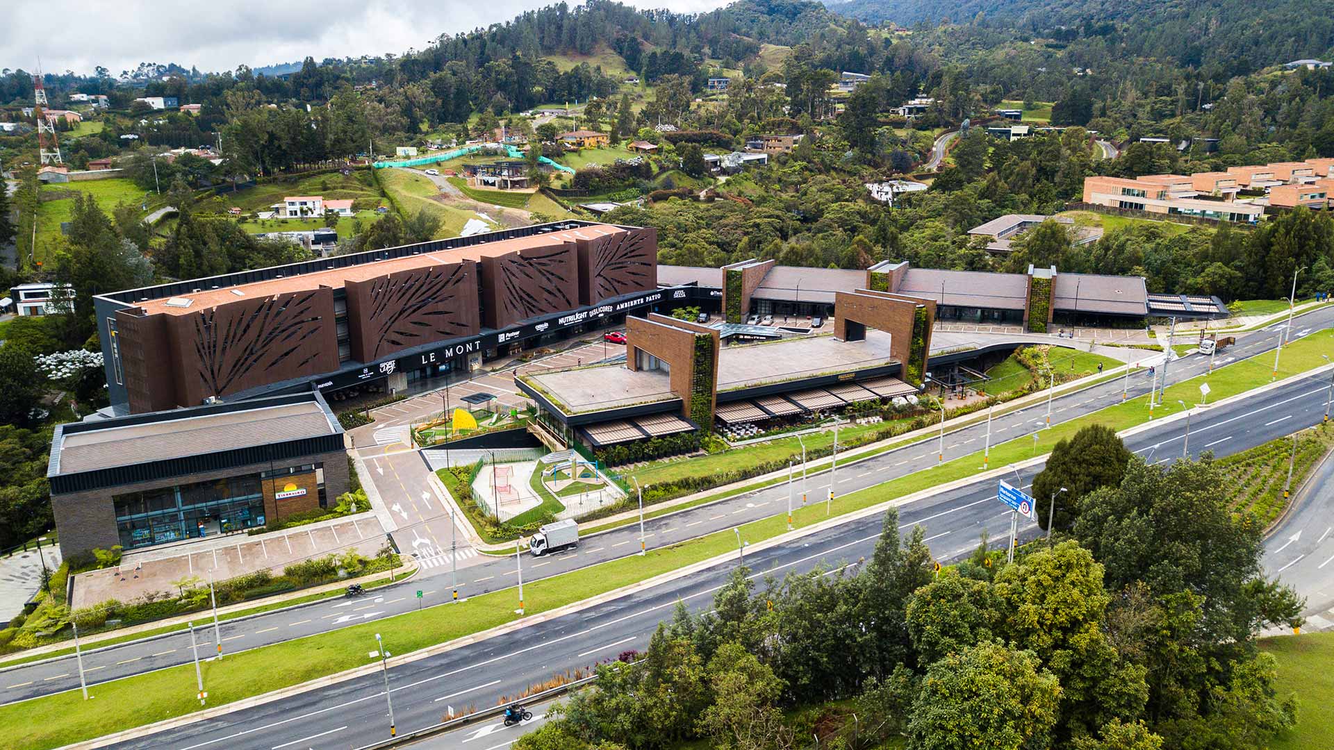 Compra oficinas en Le Mont Comercio | Arquitectura y Concreto