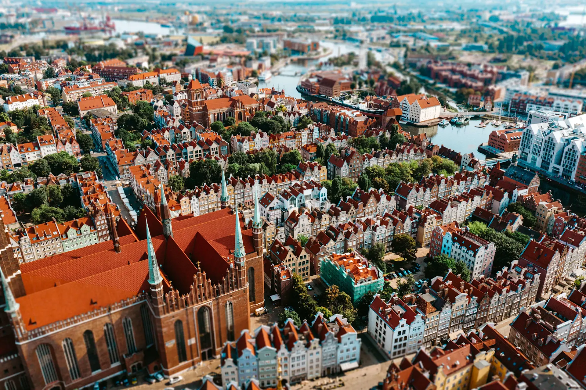 Work permits and visas in Poland: an employer’s guide | Remote