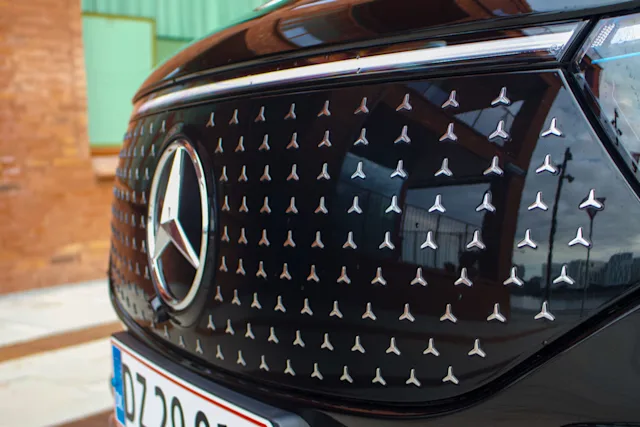 Test: Mercedes EQB står (næsten) alene som elbil med syv sæder