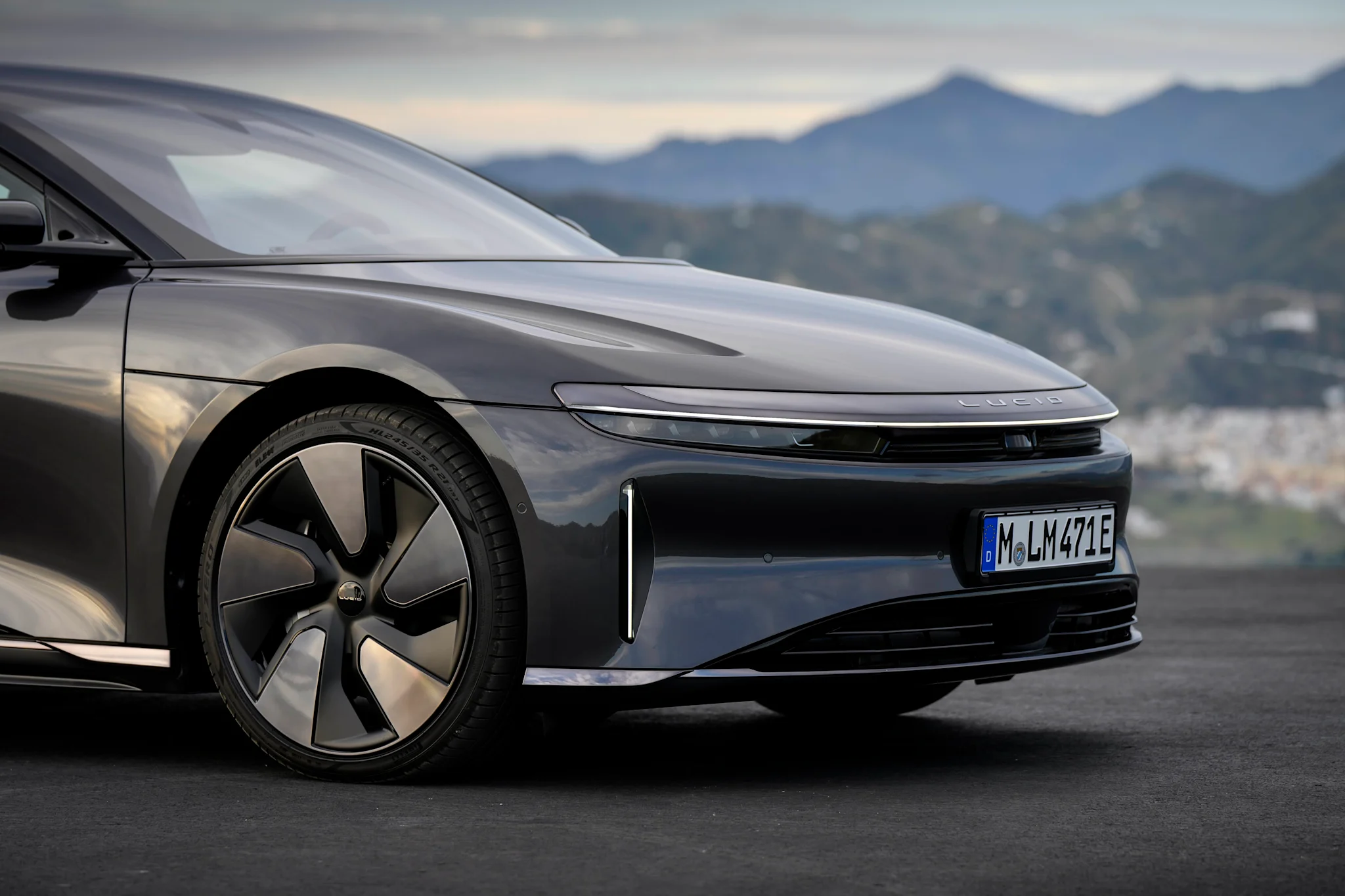 Første tur: Latterligt lækre Lucid Air kommer endelig til Danmark
