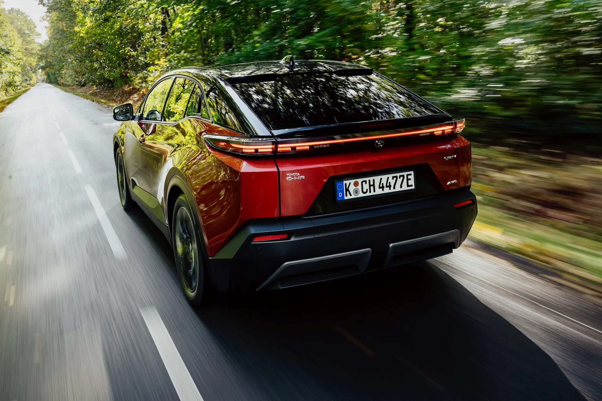 Se priser på alle udgaver af den nye Toyota C-HR+