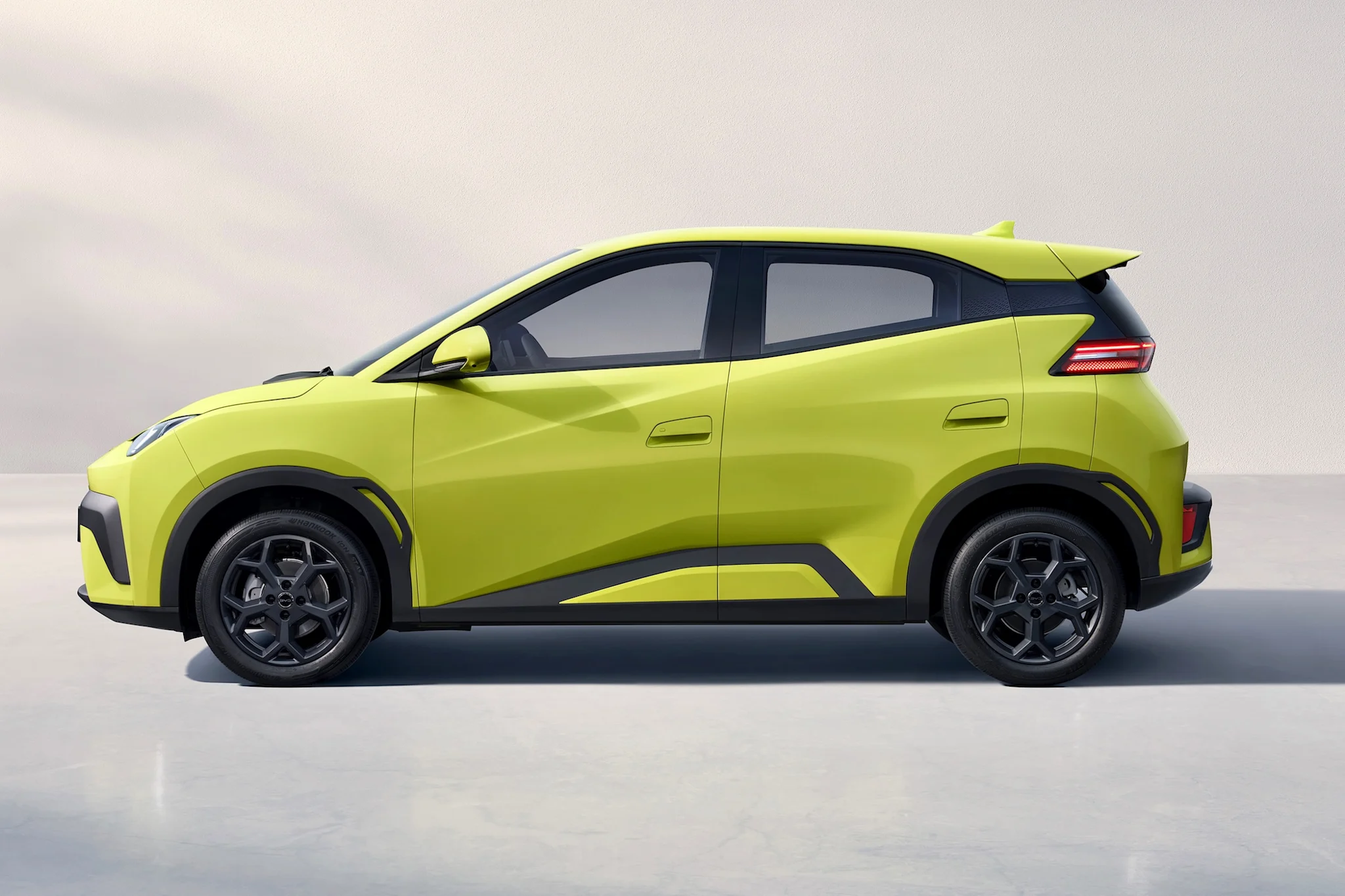 BYD Dolphin Surf er Danmarks billigste elbil - se priser og udstyr her