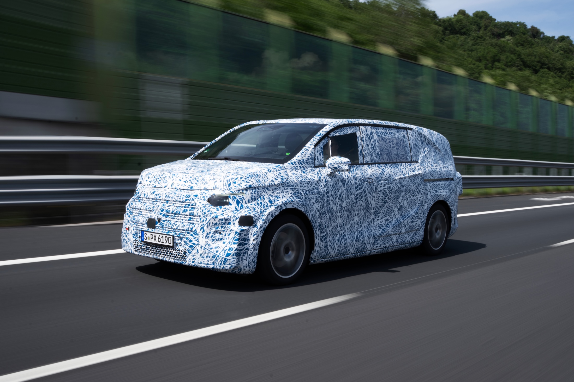 Elektrisk minibus til langturen: Mercedes-Benz VLE klarer 1.100 ...