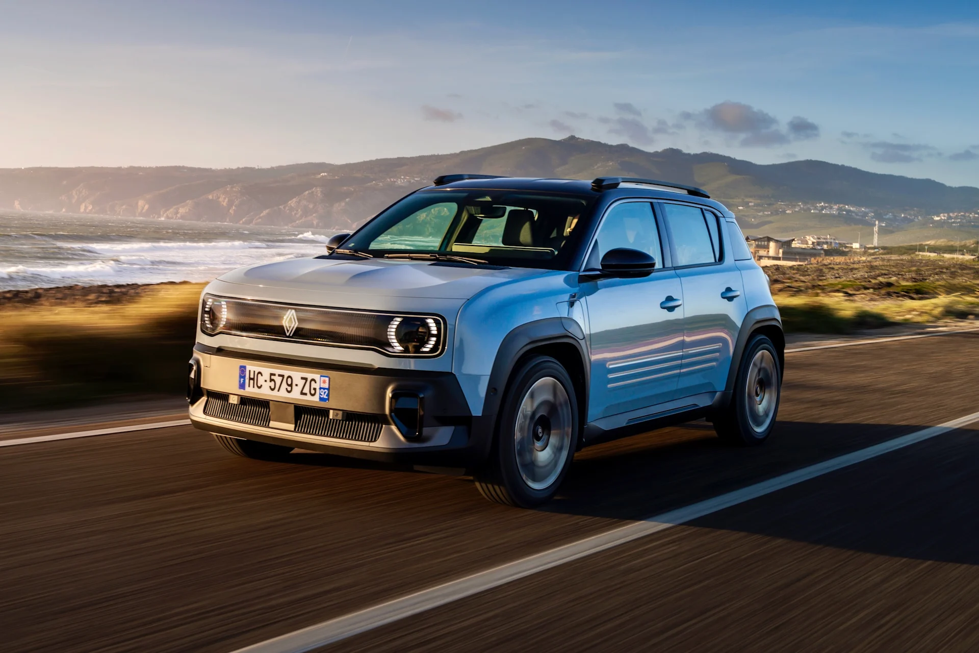 Første tur: Renault 4 E-Tech er den fornuftige storebror