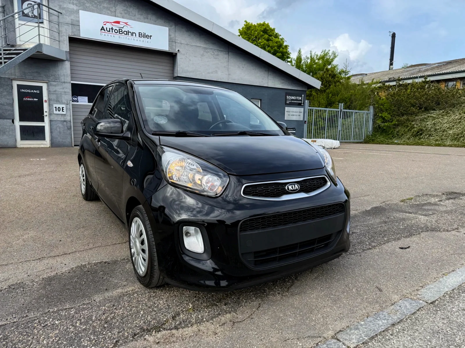 Billige brugte biler sælger som varmt brød på Bilbasen