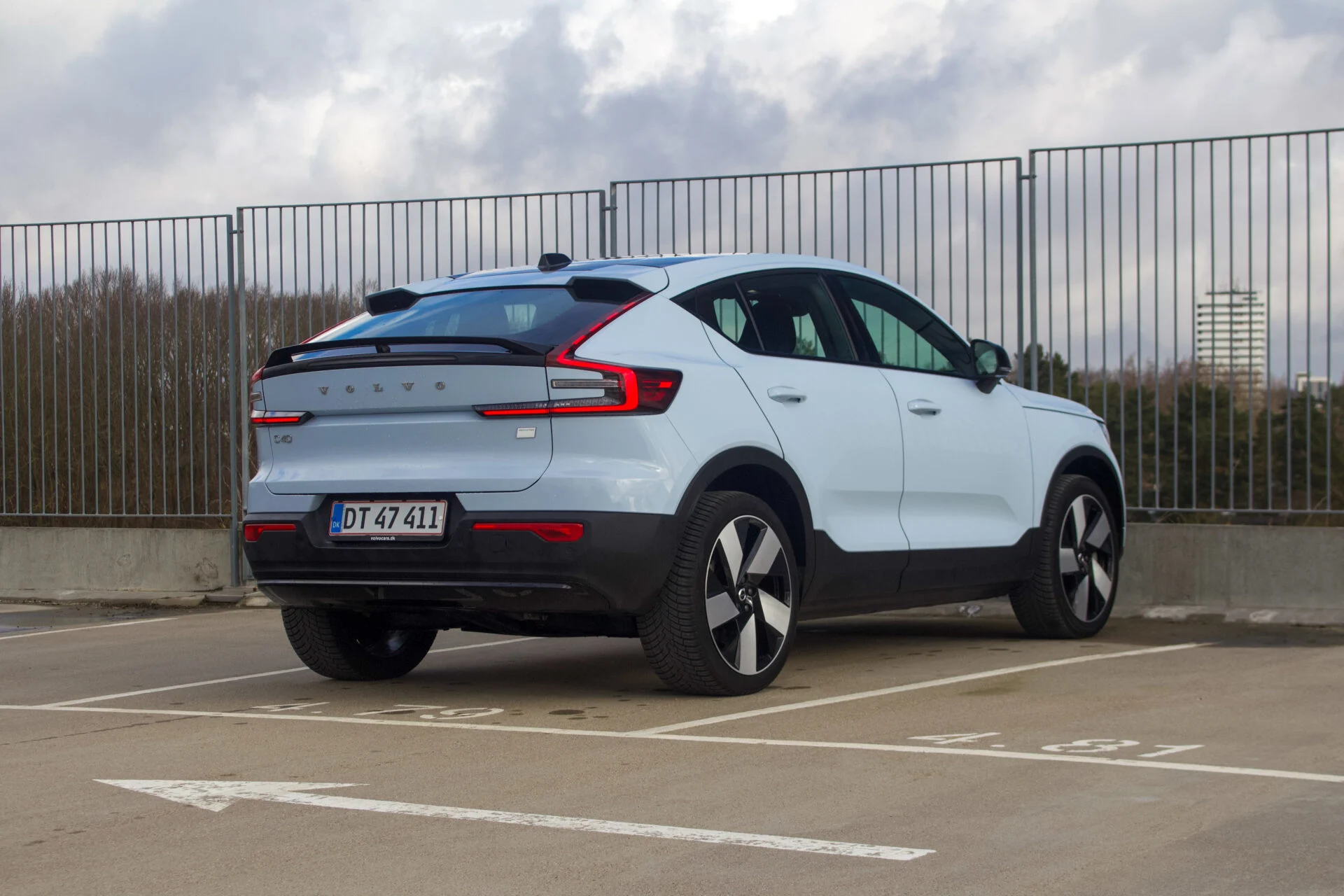 Test: Volvo EC40 skal vælges med stort batteri og én elmotor - Bilbasen ...