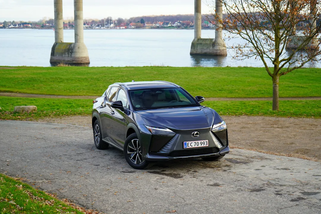 Test: Prisbillig Lexus RZ føles dyr - Bilbasen Blog