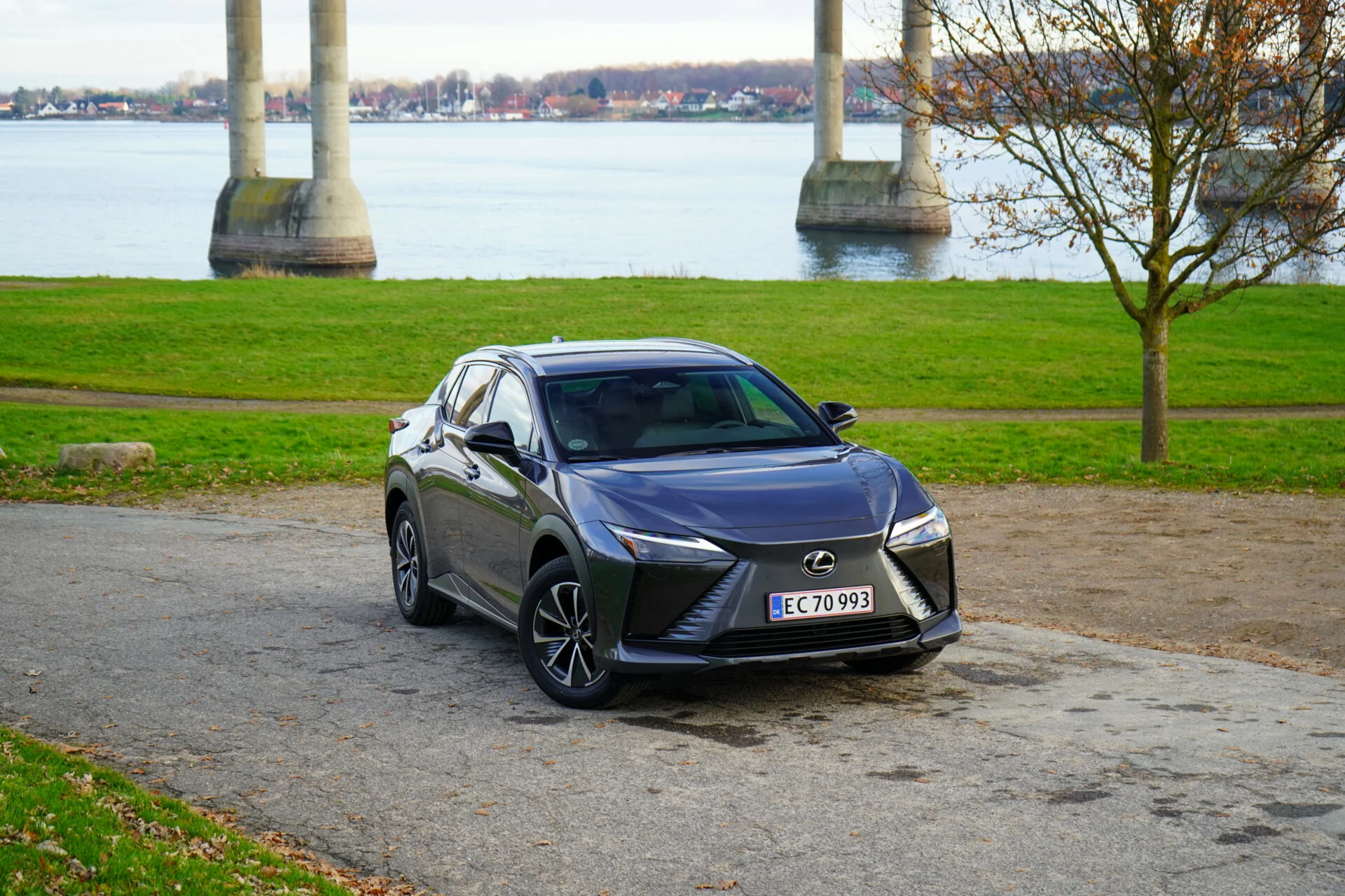 Test: Prisbillig Lexus RZ føles dyr - Bilbasen Blog
