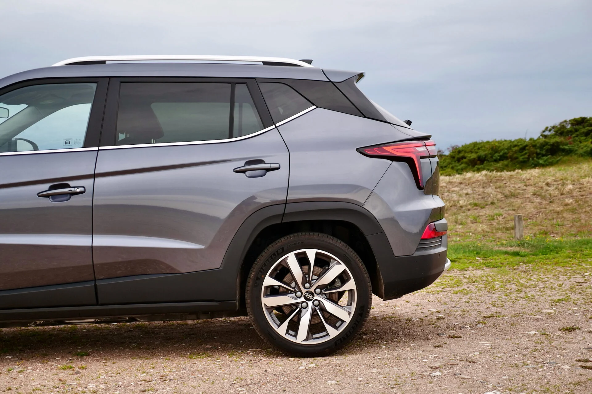 Test: JAC skal oppe sig for at være med - Bilbasen Blog