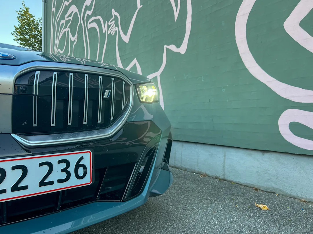 Test: Mere plads og smartere design i BMW i5 Touring - Bilbasen Blog