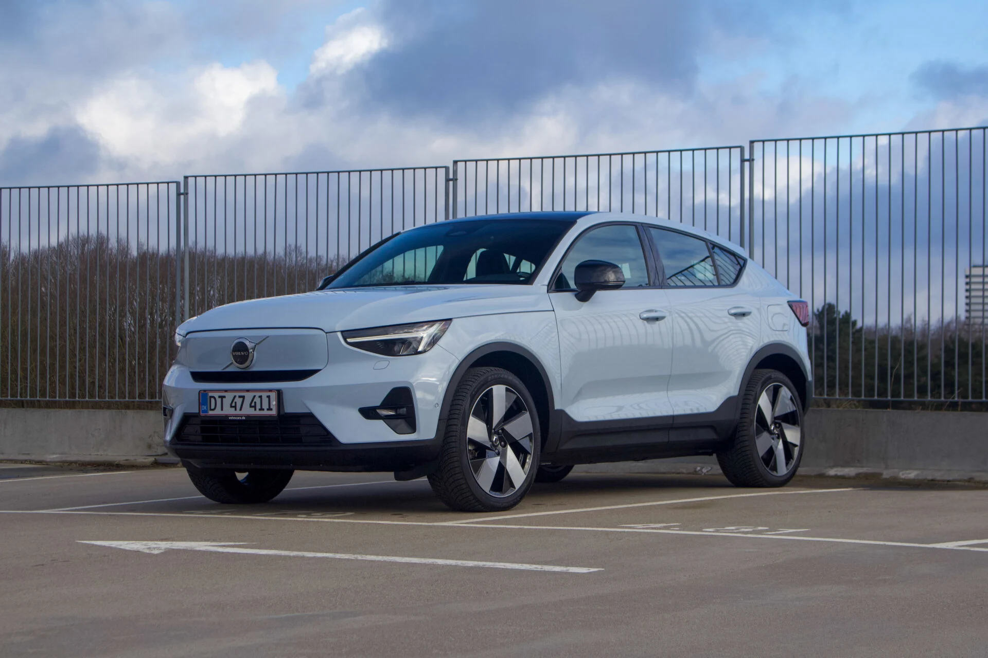 Test: Volvo EC40 skal vælges med stort batteri og én elmotor - Bilbasen ...