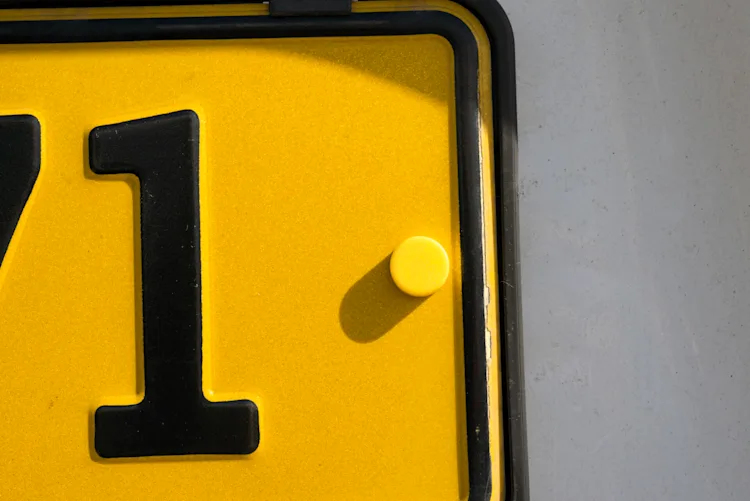 Aflevering af nummerplader: Guide til at afmelde dit køretøj - Bilbasen ...