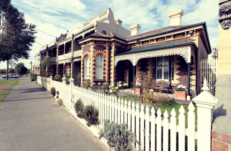 Blue-Ribbon Suburbs on Frontline as Market Slides | The Urban Developer