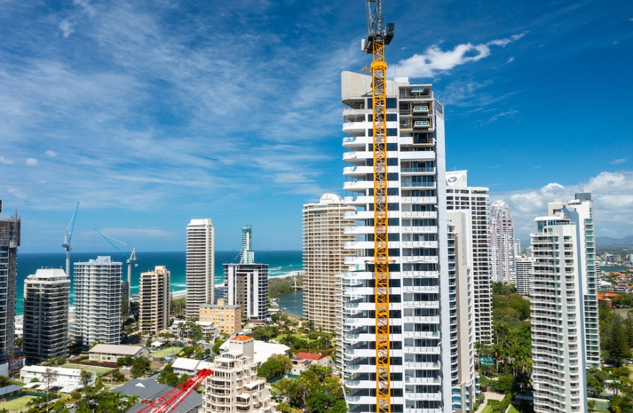 McNab Tops Out its White Main Beach Tower | The Urban Developer
