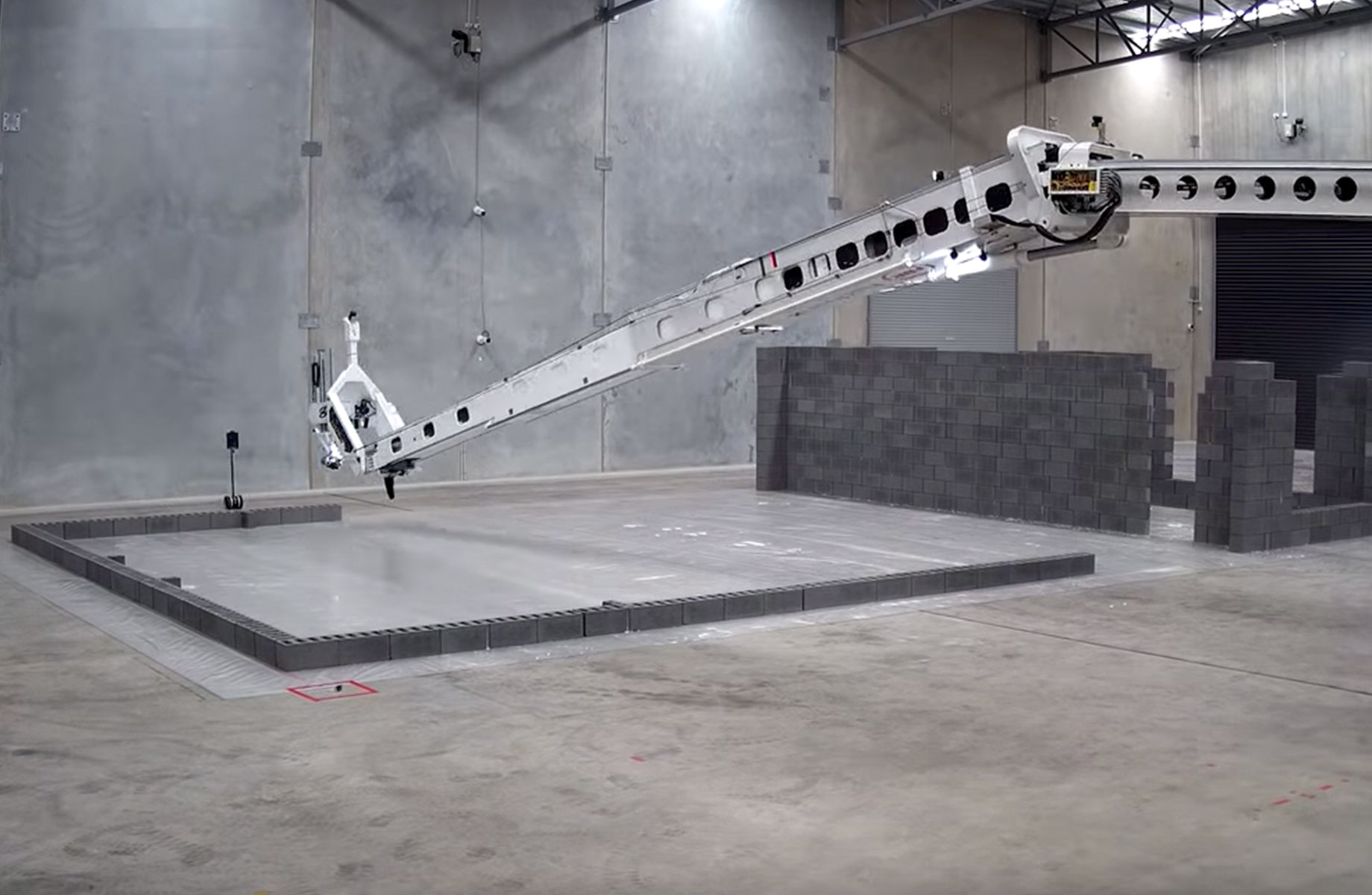 Watch Australia's Bricklaying Robot Build Three-Bedroom House | The ...