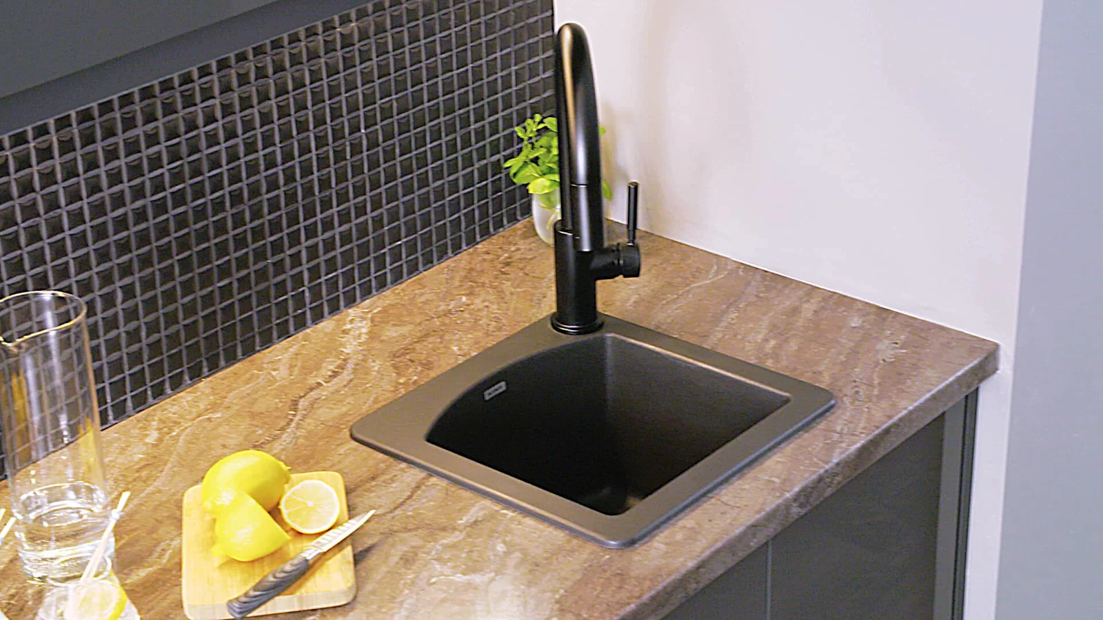 Everything You Need to Know About Kitchen Sinks | Home Hardware