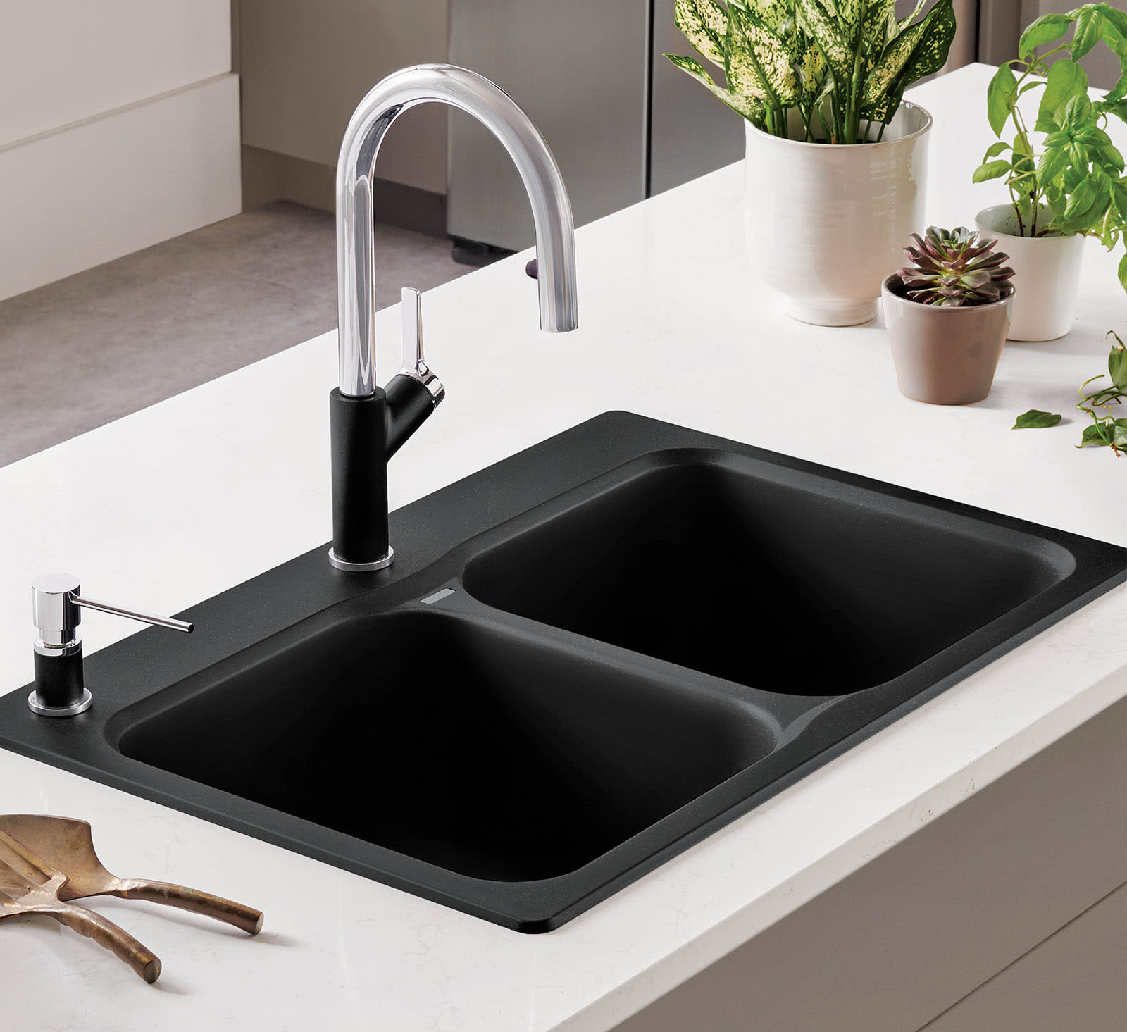 Double the Beauty of Your Kitchen With a Two-Tone Approach | Home Hardware