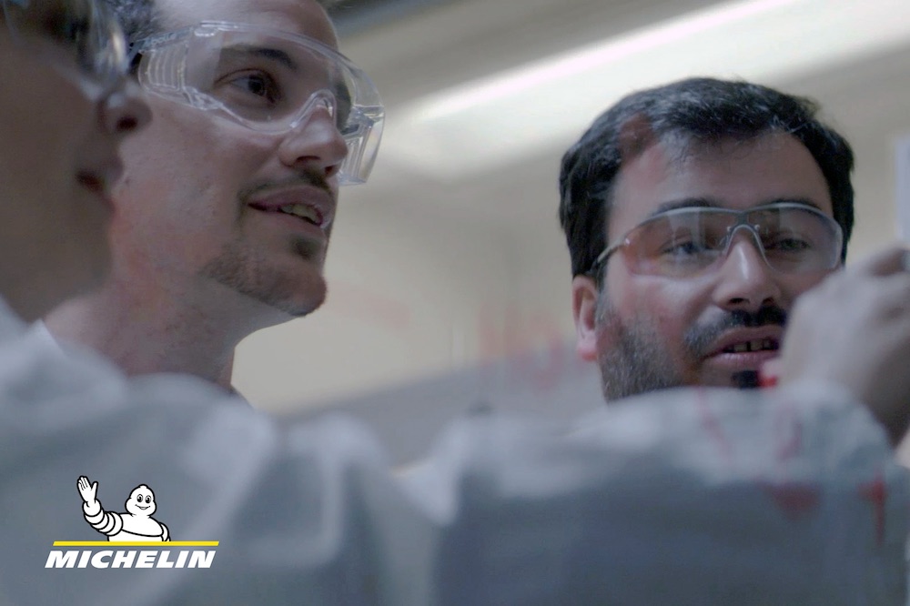 Empowering Customers with Data in Motion | Confluent