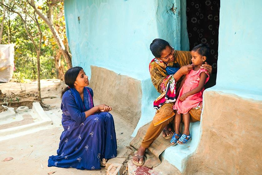 Bangladesh: piccola Protima, dalla tragedia alla vita | Compassion ...