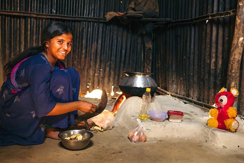 Bangladesh: piccola Protima, dalla tragedia alla vita | Compassion ...