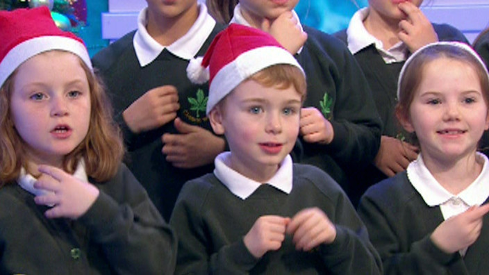 Darrick Wood Infant School sign two festive classics | Good Morning Britain